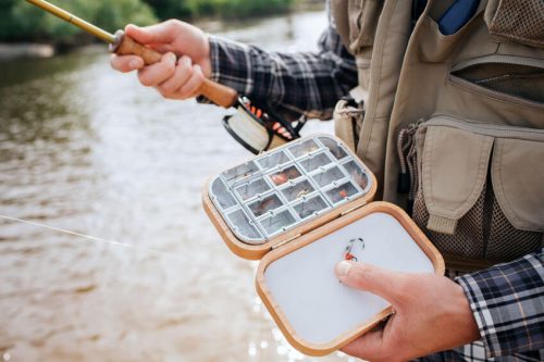 Bes Fly Fishing Zingers & Retractors 2025 (Buyer's Guide)